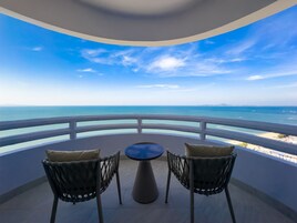 Grand Executive Ocean Suite View | Terraço/pátio interior