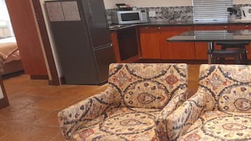 Casa de Campo Familiar, 2 quartos | Sala de estar | Televisor de ecrã plano de 32 polegadas com canais por cabo/satélite
