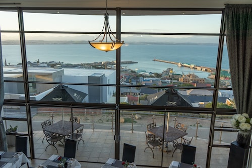 Bar T Nique Guest House