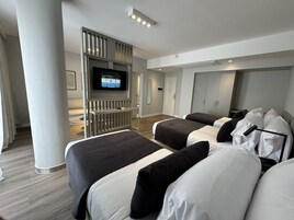 Suite Triple | Frigobar, cofres nos quartos, escrivaninha, quartos à prova de som