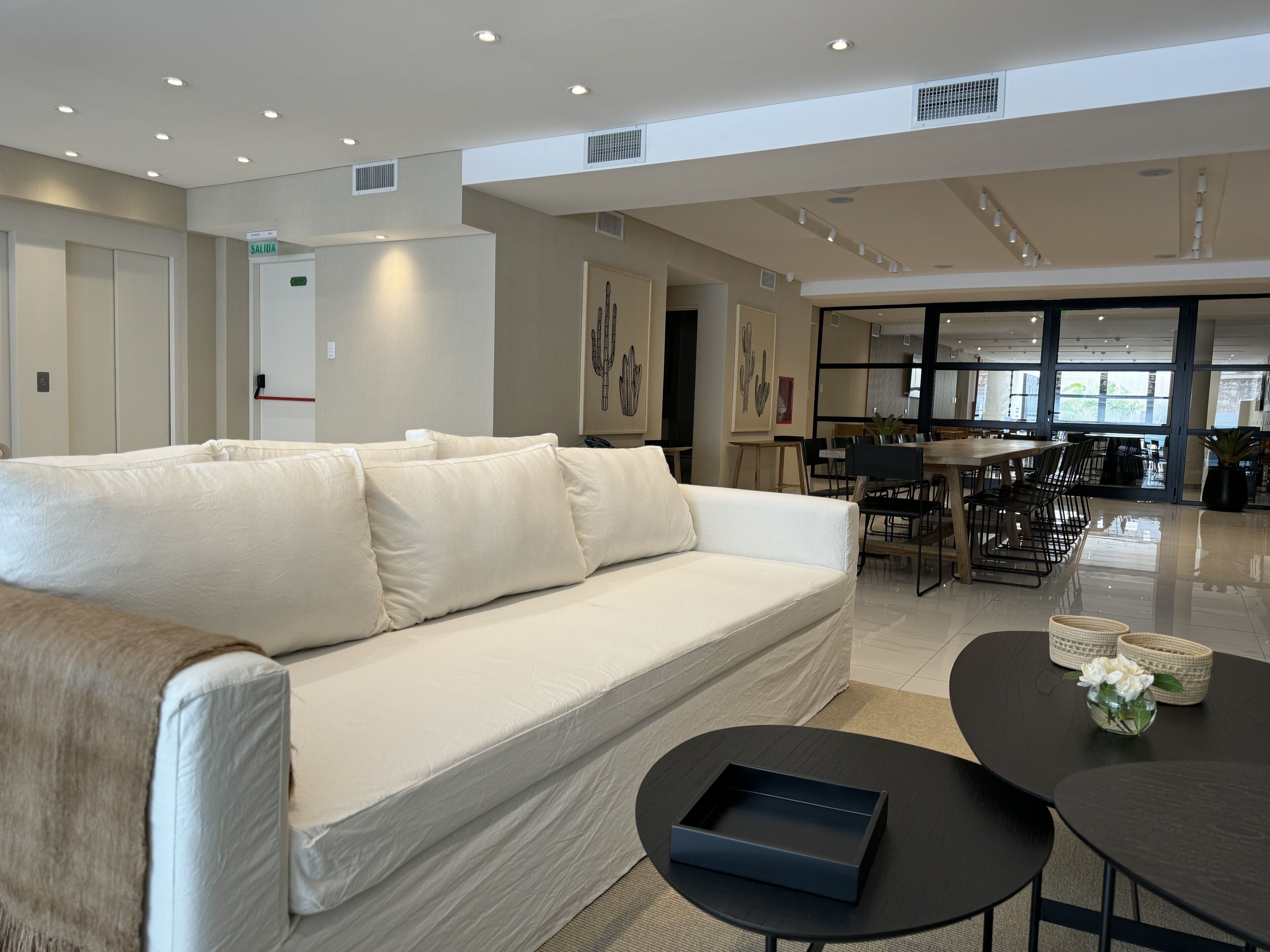 Área de estar no saguão