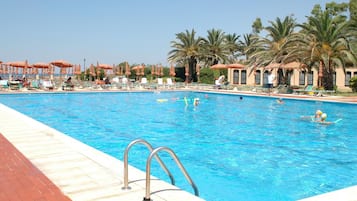 Piscina exterior sazonal