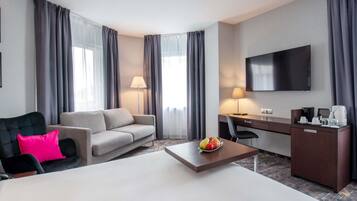 Quarto casal família, 1 cama de casal e sofá-cama (Classic) | 1 quarto, roupas de cama premium, cofres nos quartos, escrivaninha