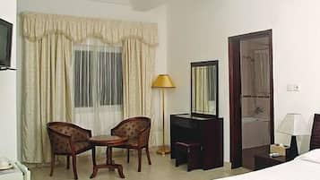 Quarto Executivo | Minibar, cofre no quarto, com decoração personalizada