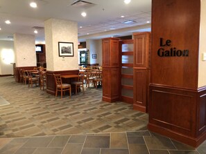 Café da manhã para viagem grátis todos os dias