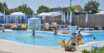 Piscina externa sazonal