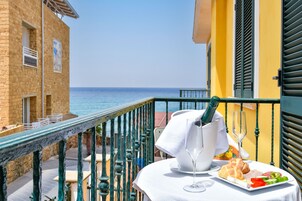 Quarto casal ou duplo standard, em edifício anexo | Terraço/pátio