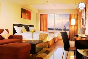Roupa de alta qualidade, camas de colchão pillowtop, minibar
