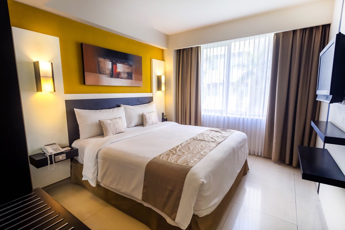 Roupas de cama premium, camas com colchões pillow-top, frigobar
