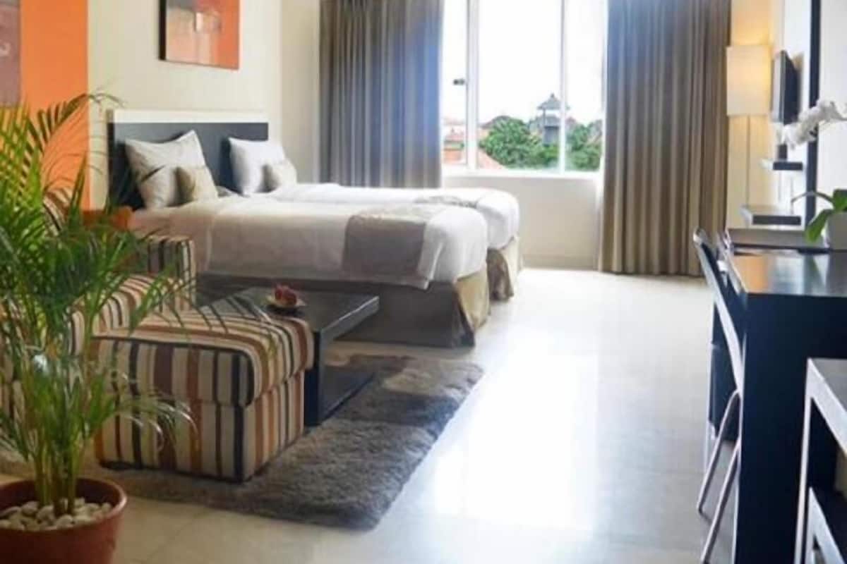 Roupas de cama premium, camas com colchões pillow-top, frigobar