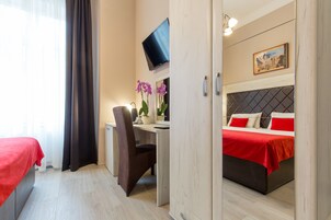 Comfort Double or Twin Room (20% off in the restaurant) | Roupas de cama antialérgicas, frigobar, cofres nos quartos, escrivaninha