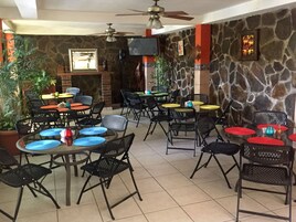 Pequeno-almoço preparado no momento diário incluído 