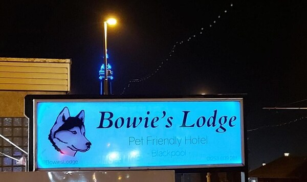 Bowie's Lodge - Blackpool