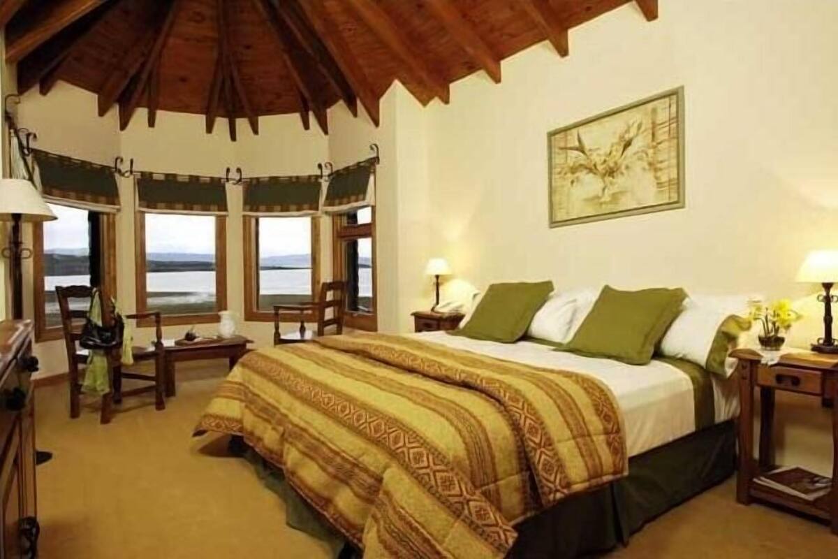 Minibar, cofre no quarto, berços/camas para crianças grátis