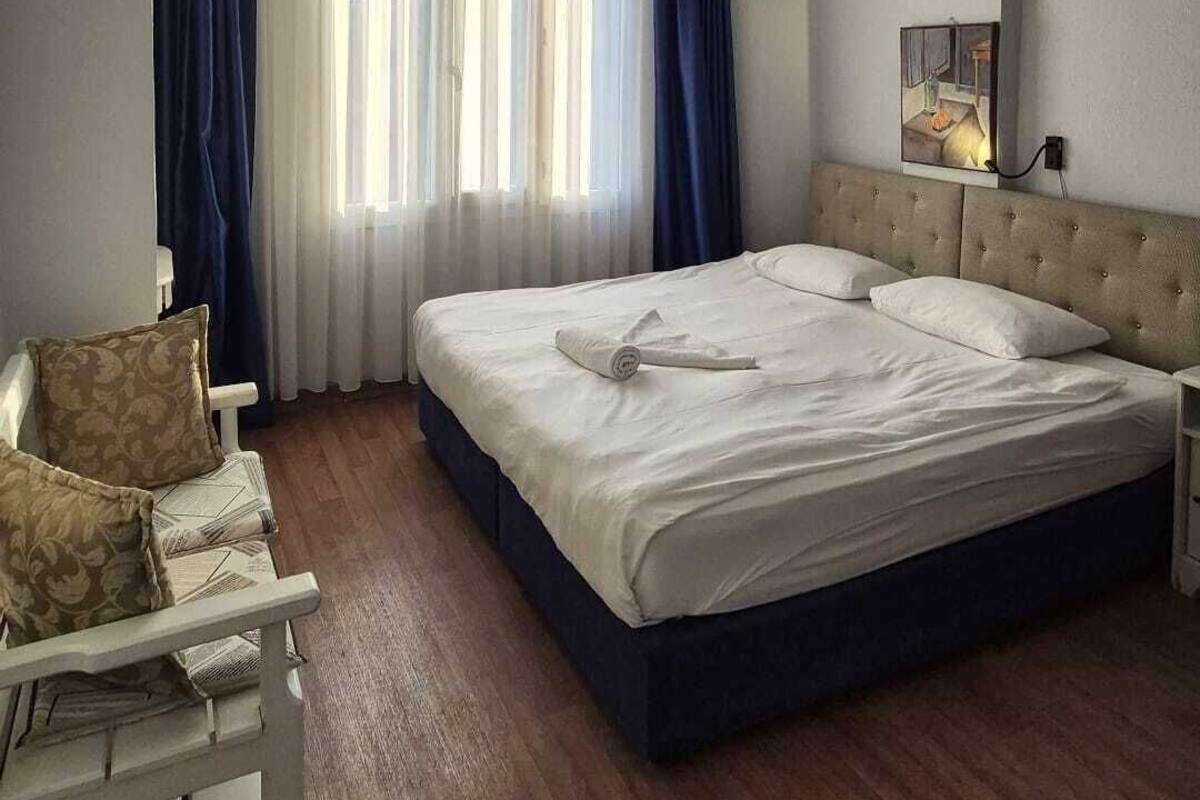 Quarto Duplo Standard, 1 cama de casal, vista para a montanha | Camas de colchão Select Comfort, ferro/tábua de engomar, Wi-fi grátis