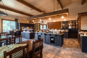 Pequeno-almoço completo diário incluído 