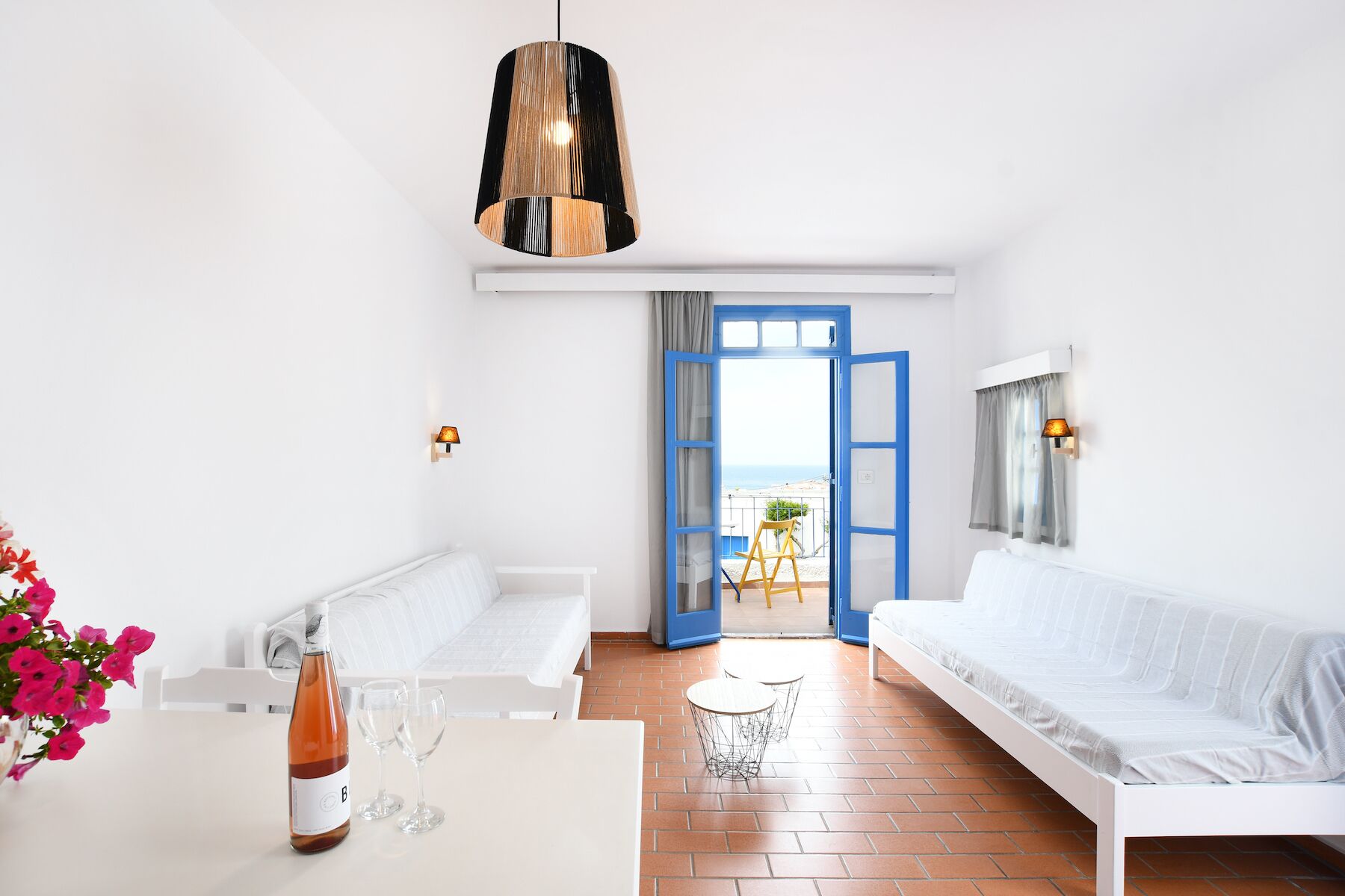 Cofres nos quartos, Wi-Fi de cortesia, roupa de cama