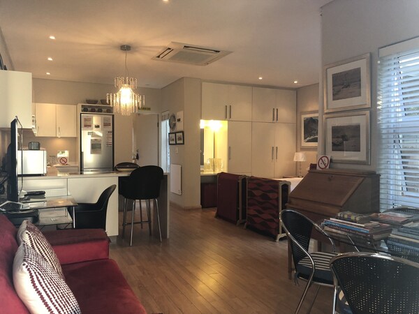 Navona Constantia Guest Cottage - Western Cape