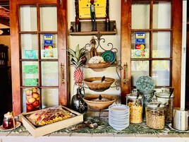 Café da manhã com buffet grátis todos os dias