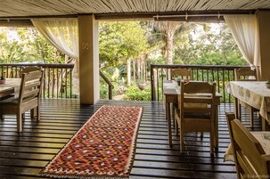 Café da manhã com buffet grátis todos os dias