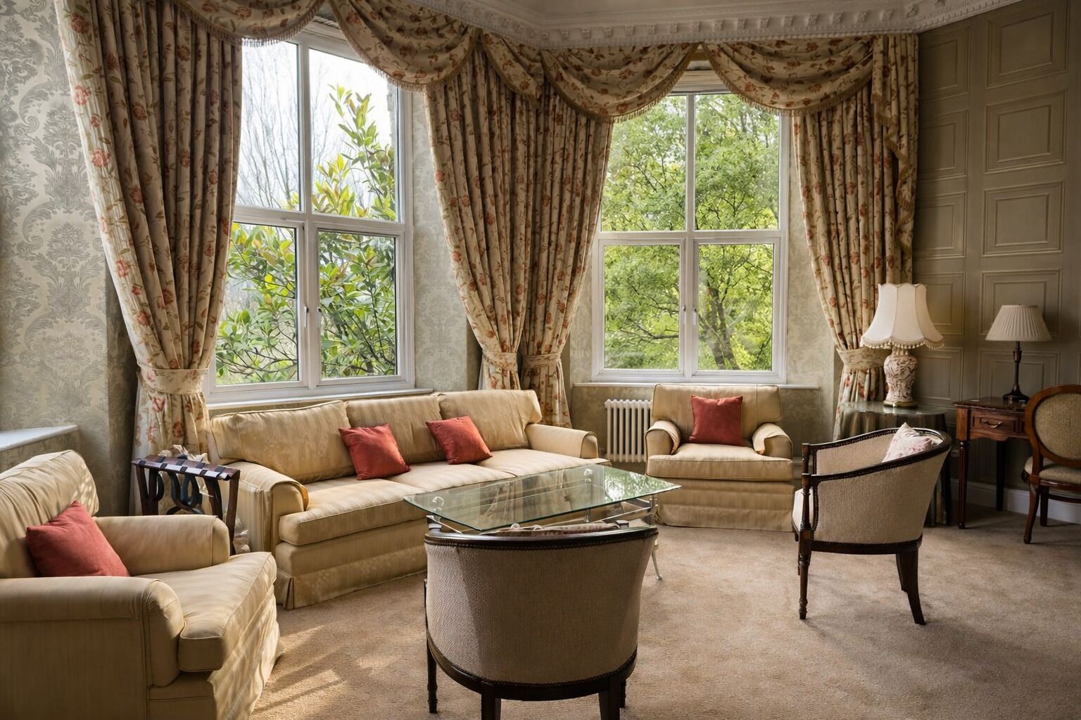 Suíte superior (Four-Poster) | Cofres nos quartos, escrivaninha, ferros/tábuas de passar roupa