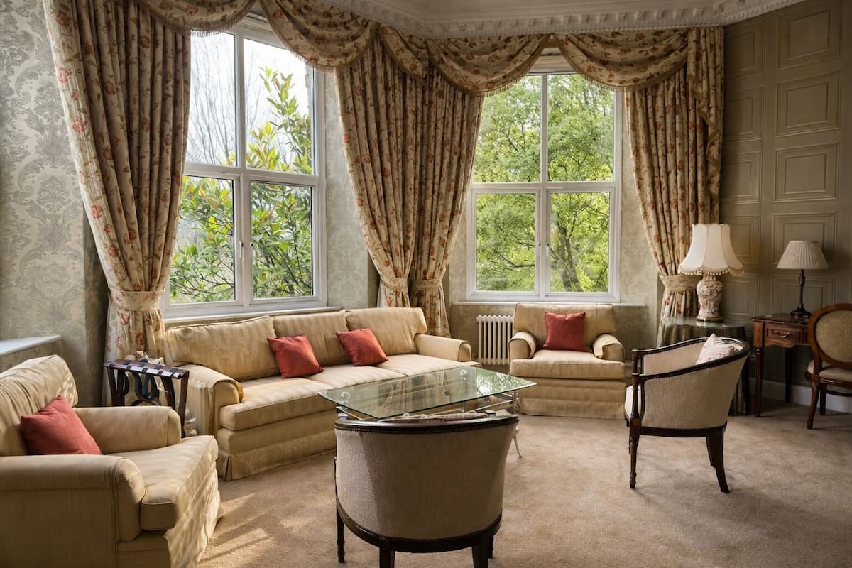 Suíte superior (Four-Poster) | Cofres nos quartos, escrivaninha, ferros/tábuas de passar roupa