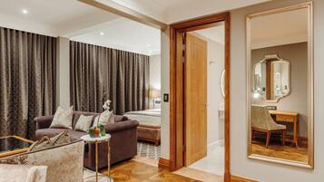 Suíte superior | Frigobar, cofres nos quartos, escrivaninha