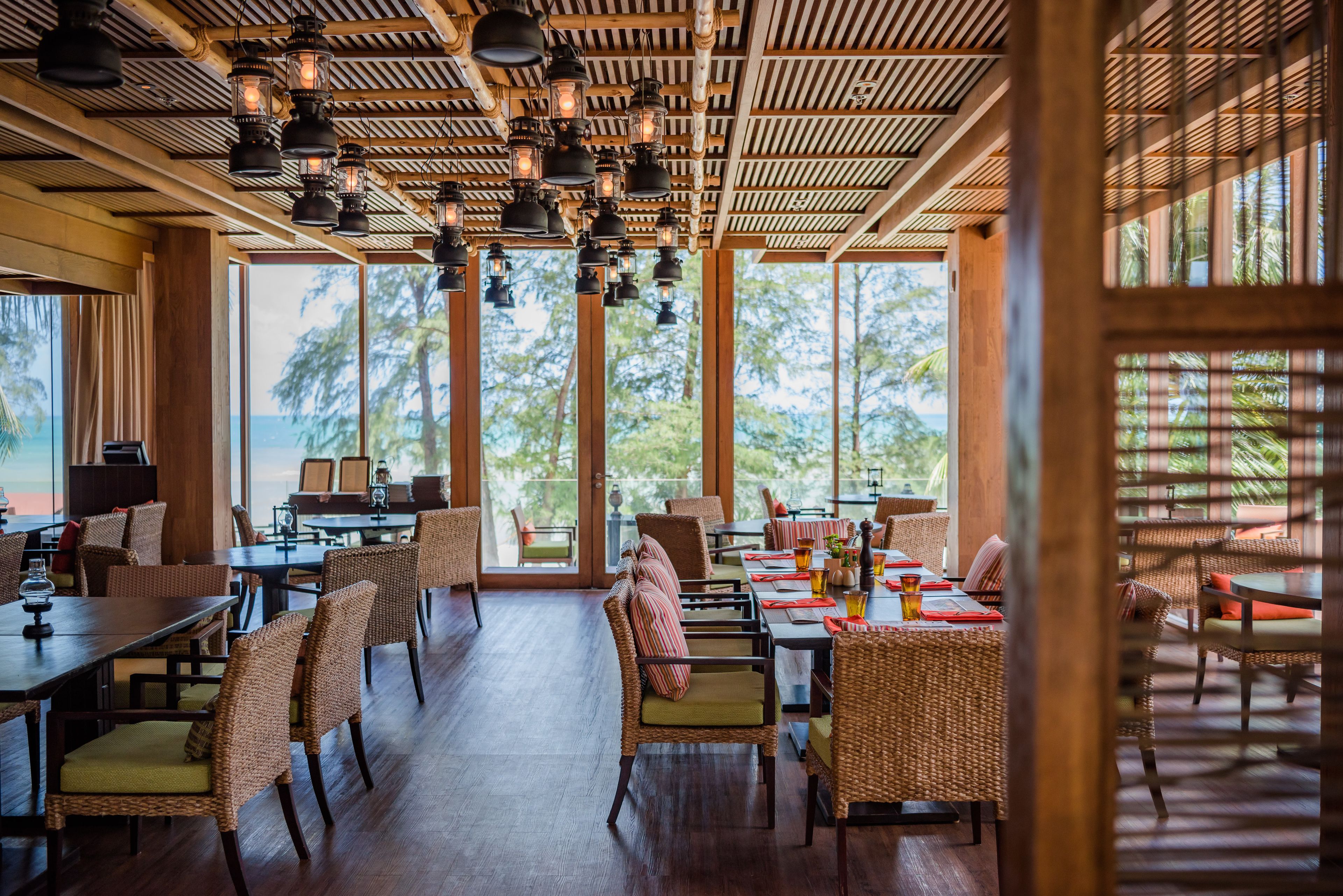 3 restaurantes, café da manhã, culinária tailandesa