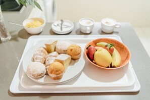 Pequeno-almoço continental diário (9 EUR por pessoa) 