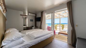 Beach House | Minibar, cofre no quarto, secretária, Wi-fi grátis