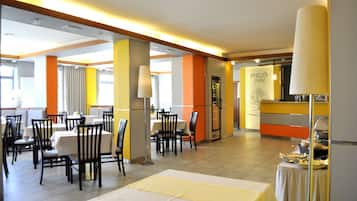 Café da manhã, almoço e jantar; culinária polonesa