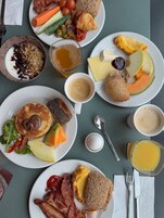 Café da manhã com buffet todos os dias mediante uma taxa