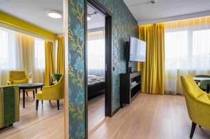 Roupa de alta qualidade, camas de colchão pillowtop, minibar 