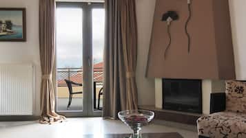 Suite Deluxe, vista para a montanha (Master) | Sala de estar | TV plasma, lareira