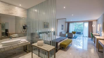 Quarto júnior, vista para o jardim | 1 quarto, cofres nos quartos, individualmente decorados