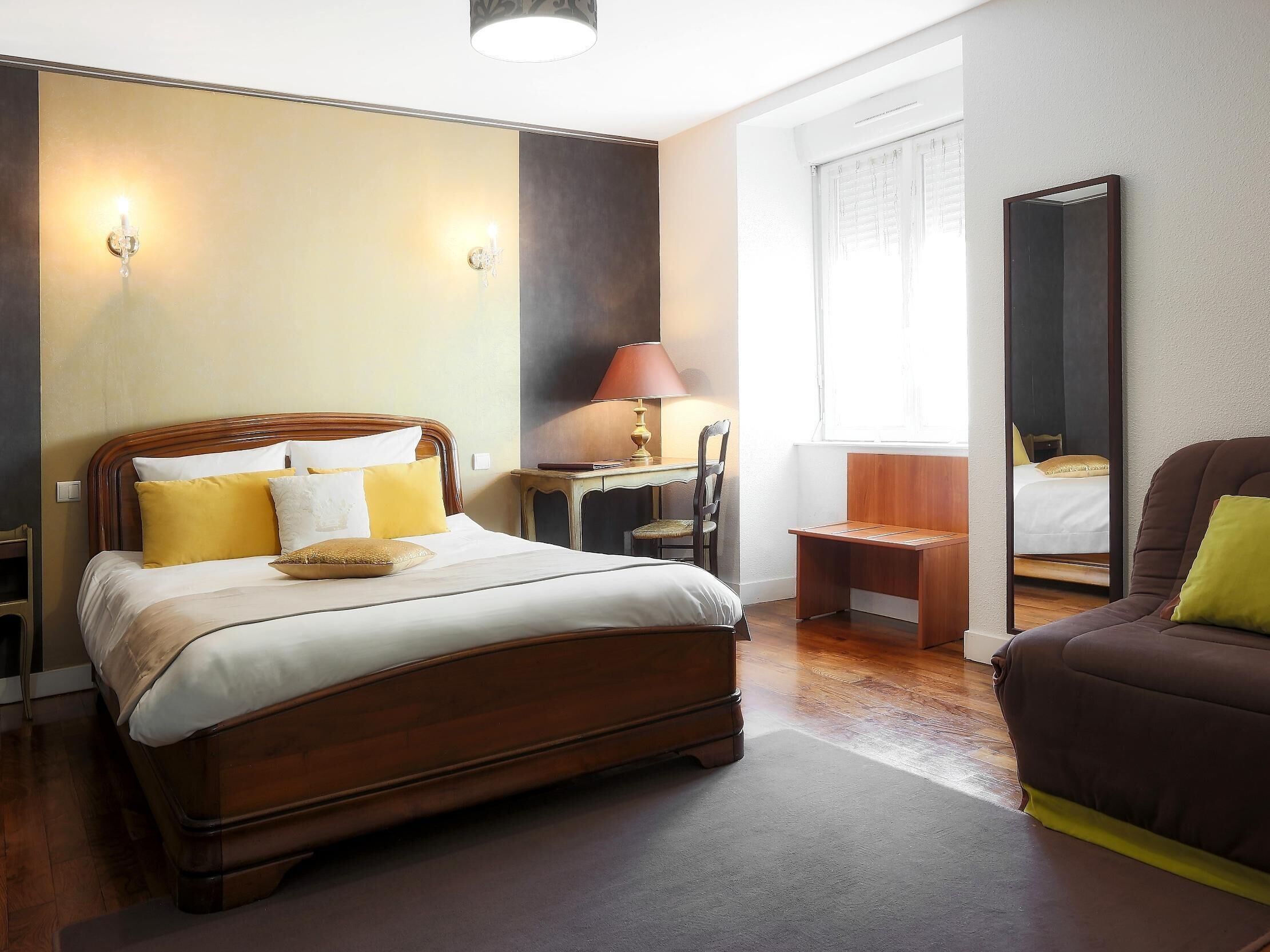 Secretária, Wi-fi grátis, roupa de cama fornecida 