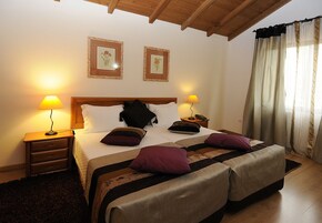 Suite | Camas de colchão Select Comfort, cofre no quarto, secretária 