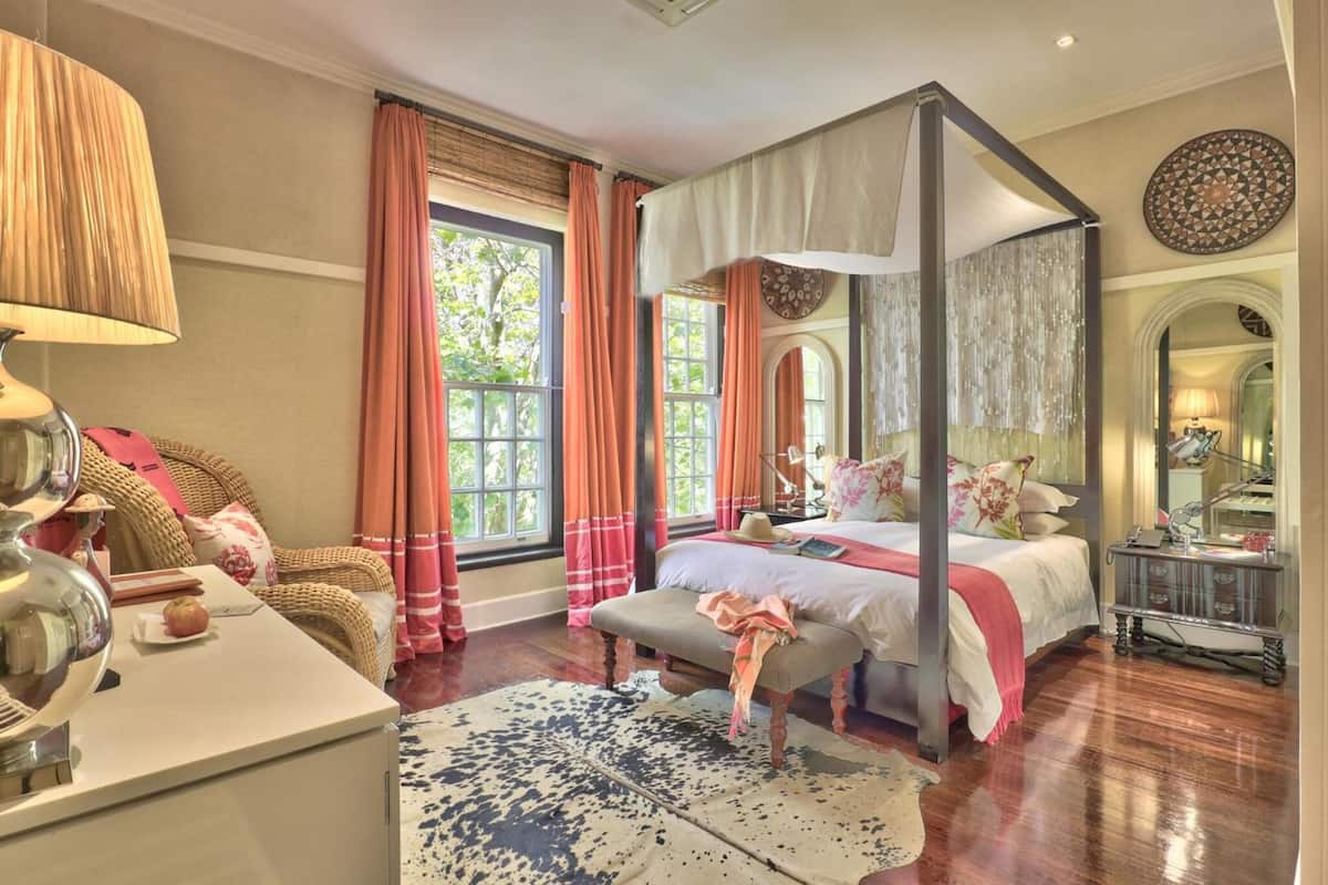 Quarto Standard (Zulu Room) | Minibar grátis, cofre no quarto, com decoração personalizada