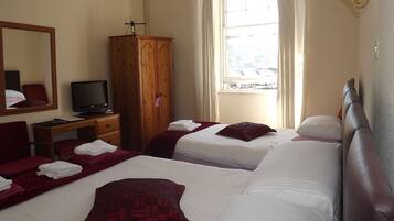 Minibar, secretária, ferro/tábua de engomar, Wi-fi