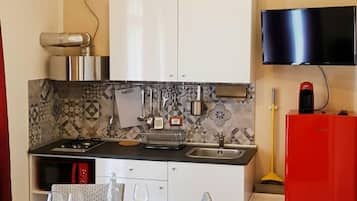 Apartamento | Cozinha privada | Geladeira, máquina de café expresso, cafeteira/chaleira