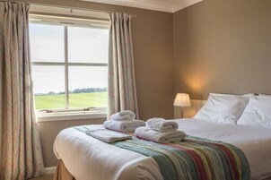 Quarto, 1 cama king-size | Secretária, ferro/tábua de engomar, Wi-fi grátis 