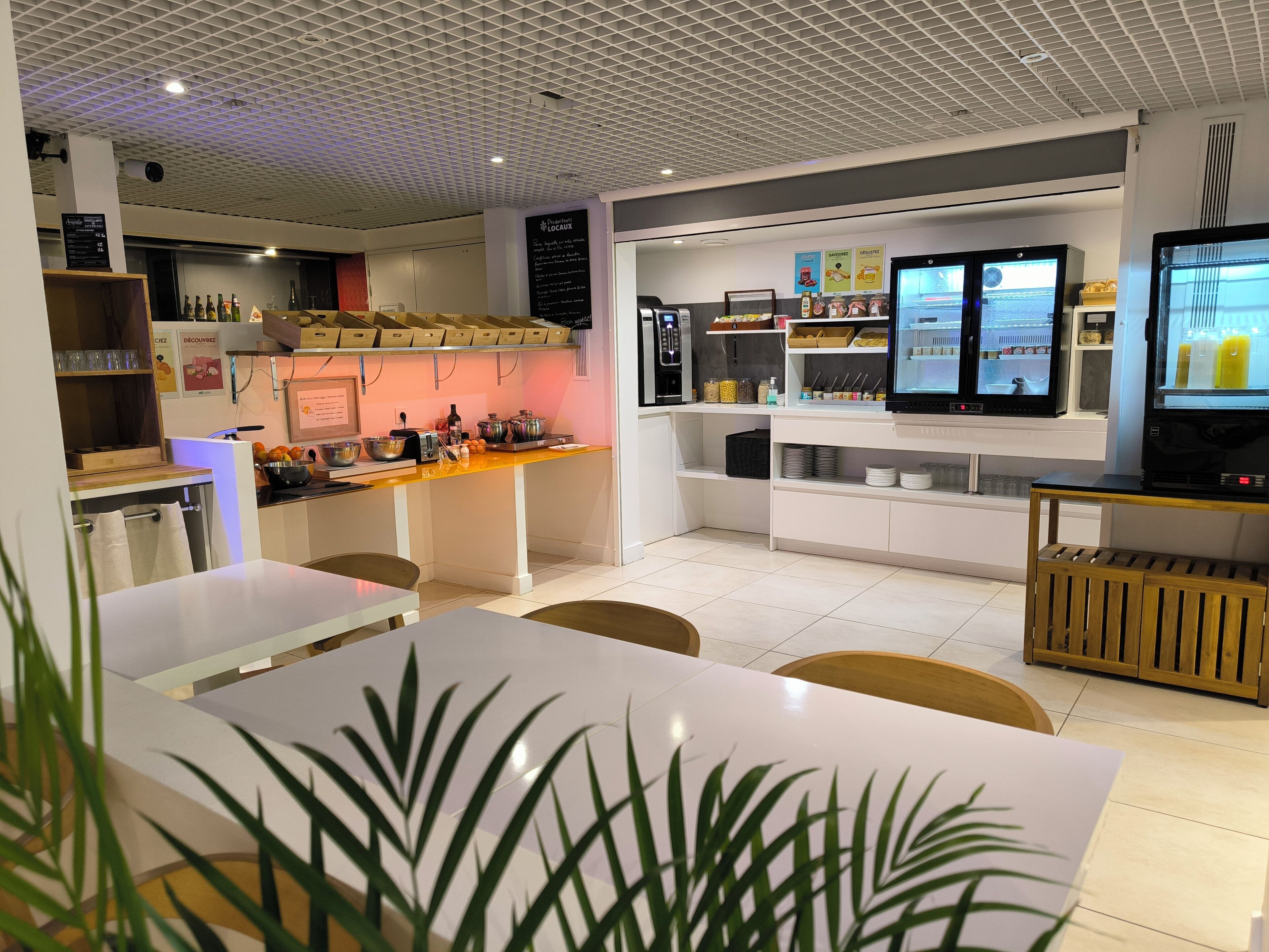 Pequeno-almoço tipo buffet diário mediante uma taxa 