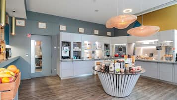 Pequeno-almoço tipo buffet diário (26 EUR por pessoa)