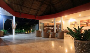 Área de estar no saguão