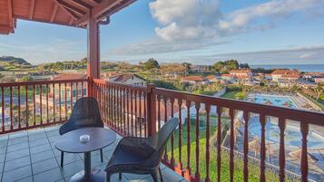 Quarto, terraço, vista para o mar (2 People) | Escrivaninha, Wi-Fi de cortesia, roupa de cama