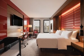Quarto Familiar, 1 cama king-size, quartos comunicantes | Roupa hipoalergénica, minibar, cofre no quarto, secretária 