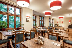 Café da manhã com buffet todos os dias mediante uma taxa