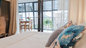 Apartamento Deluxe, 1 quarto, kitchenette | Roupa de alta qualidade, cofre no quarto, secretária 