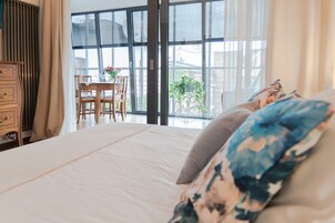 Apartamento luxo, 1 quarto, cozinha americana | Roupas de cama premium, cofres nos quartos, escrivaninha