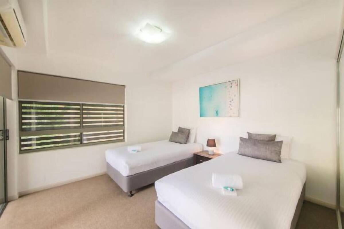 2 quartos, individualmente decorados, individualmente mobiliados